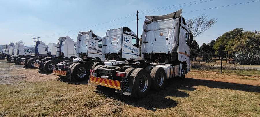 Mercedes Benz 2652 6x4 Drive Truck Tractor for sale on Truck Search