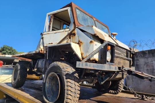 Used Mercedes Benz ADE 352 non turbo 4x4 Drive Chassis Cab Truck for sale
